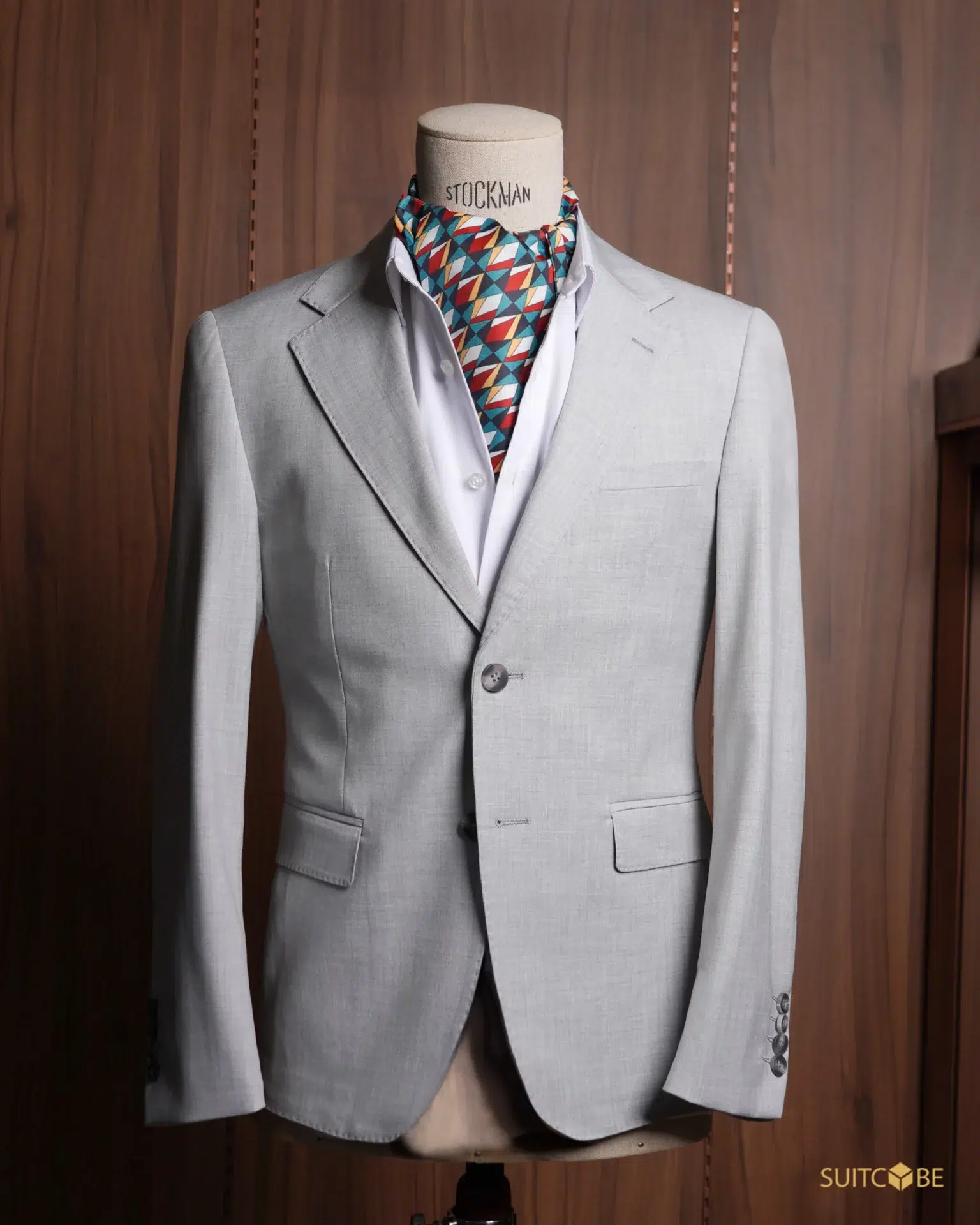 Ultimate Fit สูท Silver Frost UF808-1 | SUITCUBE
